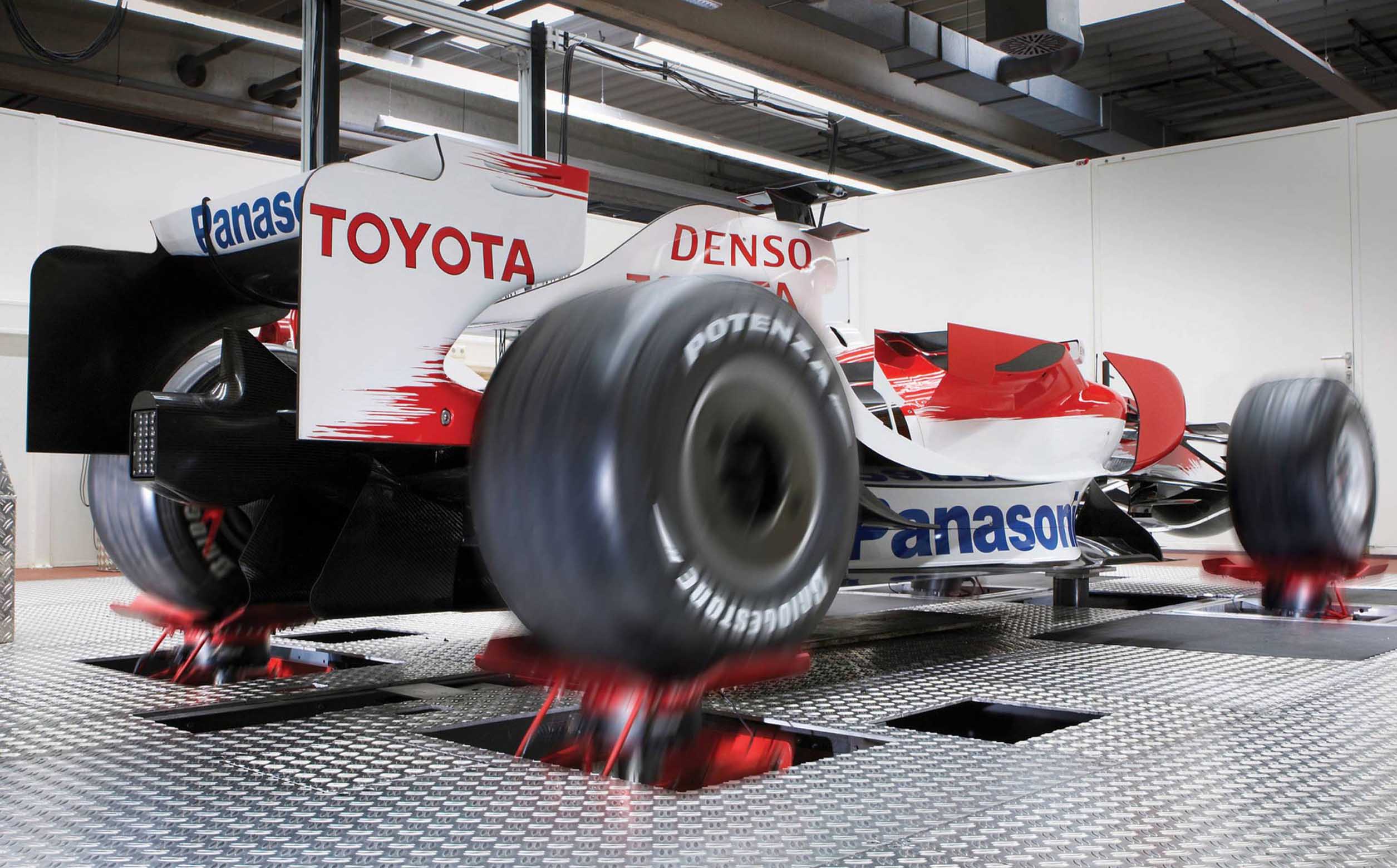 MTS Model 320 Tire-coupled Road Simulator