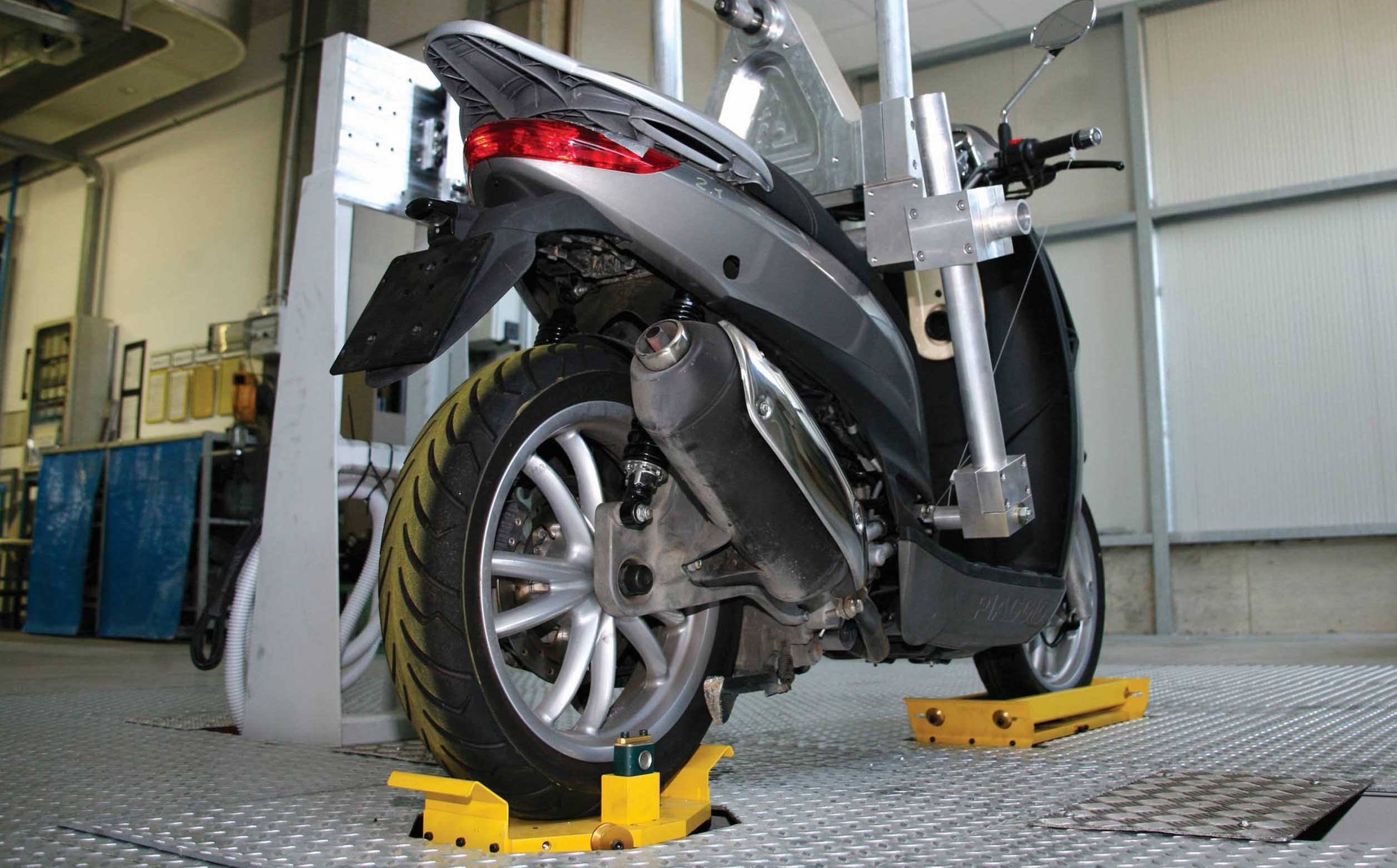 MTS Model 320 Tire-coupled Road Simulator