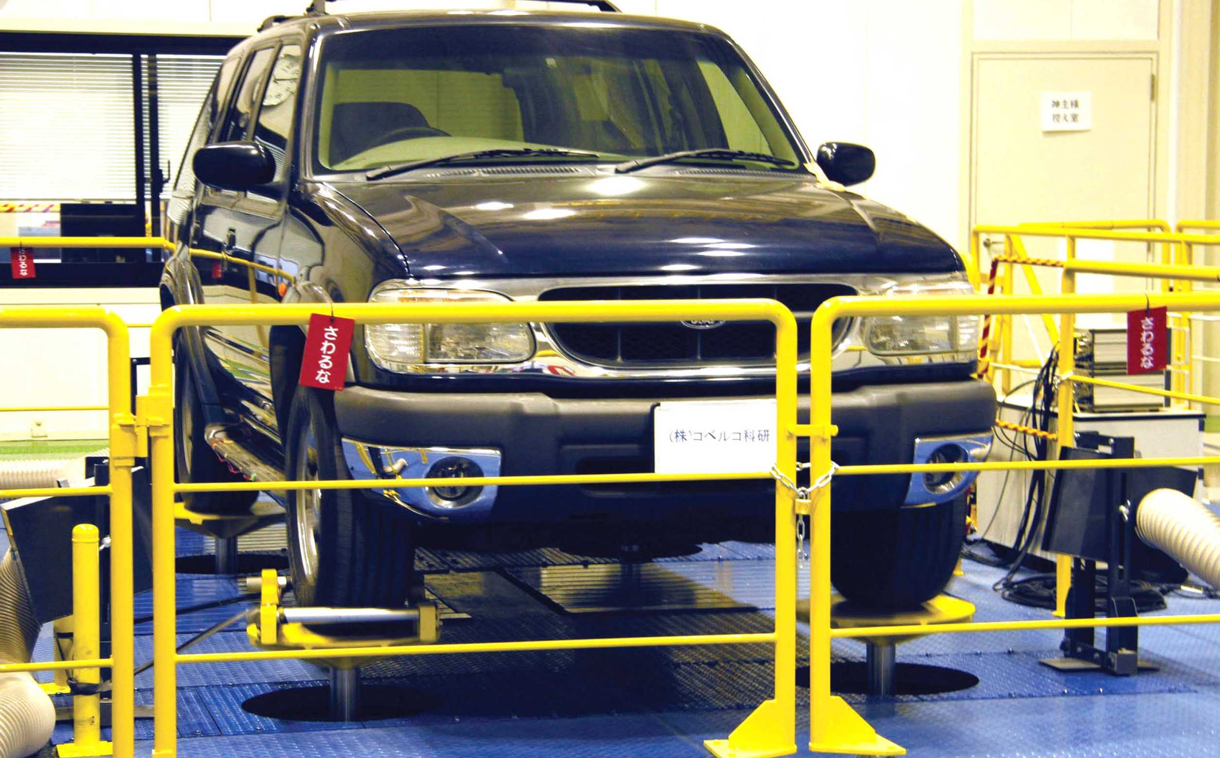 MTS 모델 320 타이어 결합 로드 시뮬레이터